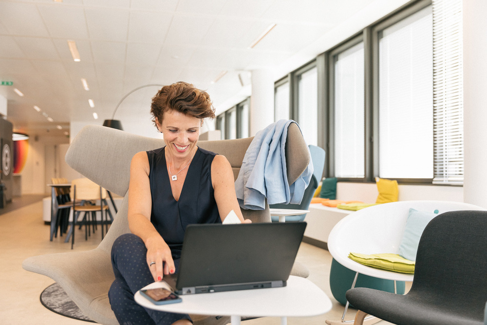 What does the daily worklife of an account manage look like?